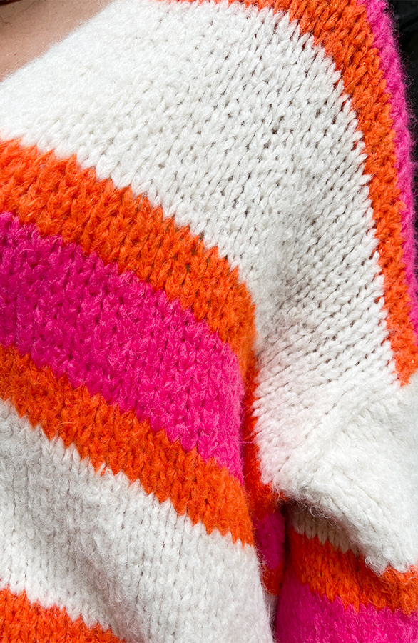 Knopen Knitted Strepen Vest Neon Roze | fashionmusthaves.nl
