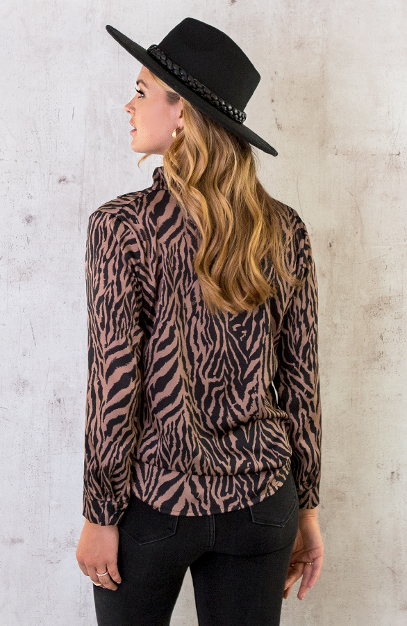 Silk Zebra Blouse Camel | fashionmusthaves.nl