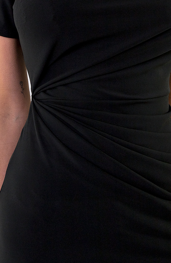 Aangesloten Col Jurk Zwart | Fashionmusthaves.nl