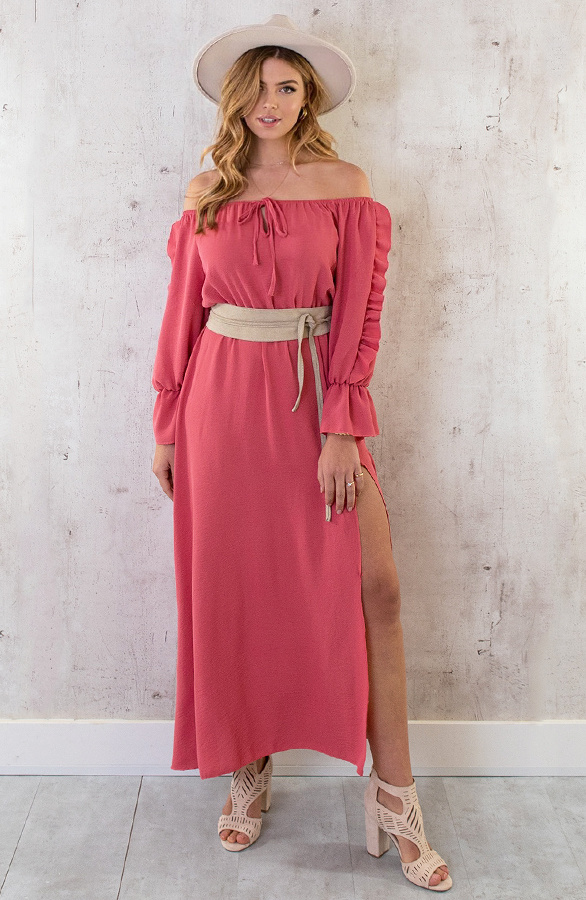 Maxi Off Shoulder Ruffle Jurk Dust Roze | Fashionmusthaves.nl