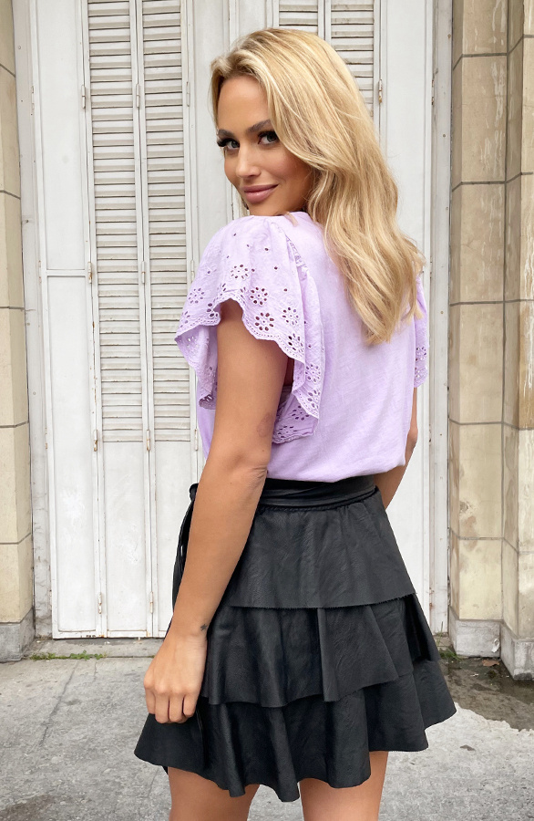 Ruffle Embroidery Top Lila | Fashionmusthaves.nl