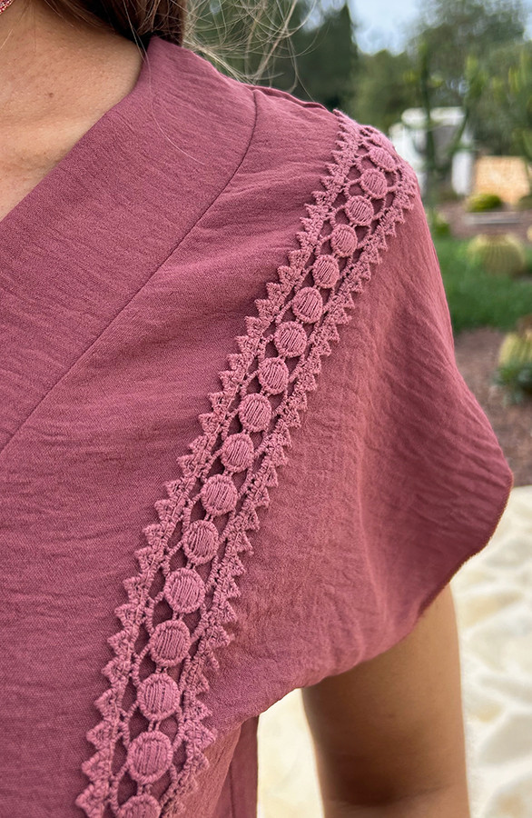 Romantic V-Hals Top Dust Roze | Fashionmusthaves.nl