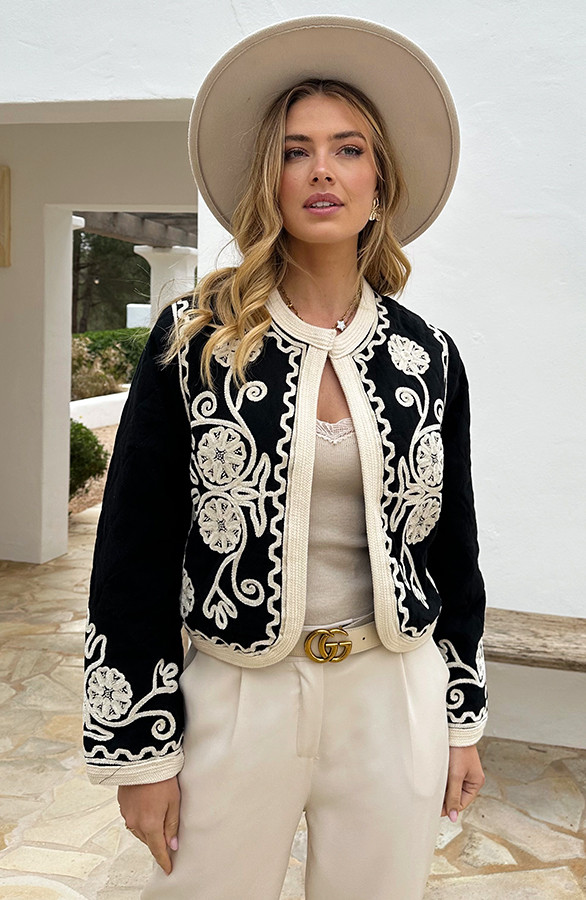 Embroidery Detailed Jacket Zwart | Fashionmusthaves.nl