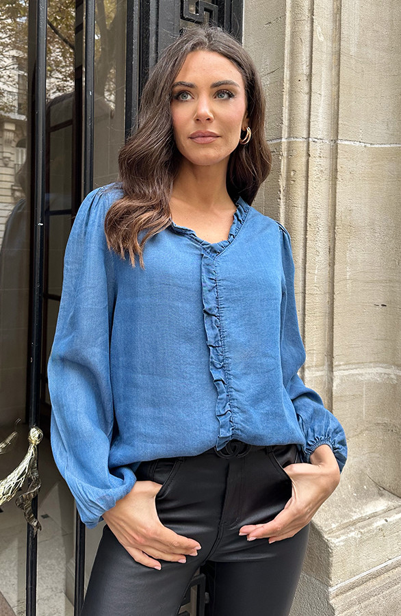 Denim Ruffle Blouse | Fashionmusthaves.nl